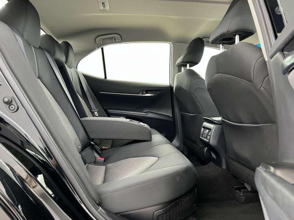 Melns Toyota Camry 2023 Viļņa, ar dzinēja tilpumu 2.49 L un nobraukumu 103 tūkst. km par 26900 €, foto 7 vietnē AUTOMOTO.COM.LV