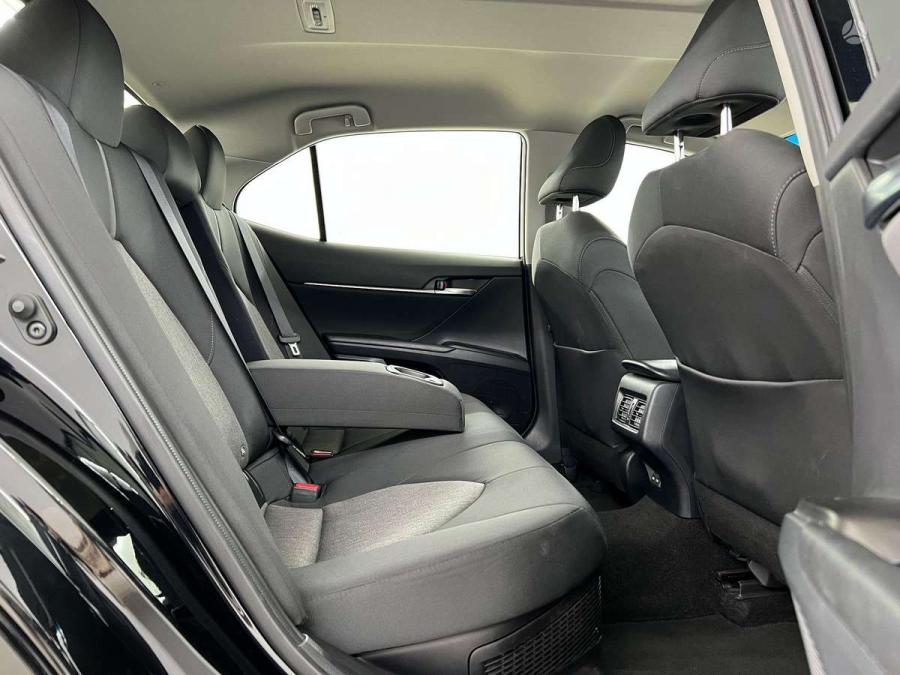 Melns Toyota Camry 2023 Viļņa, ar dzinēja tilpumu 2.49 L un nobraukumu 103 tūkst. km par 26900 €, foto 8 vietnē AUTOMOTO.COM.LV