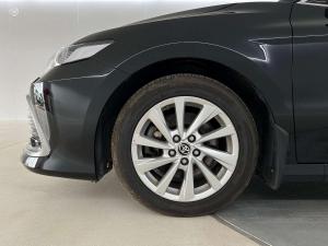 Melns Toyota Camry 2023 Viļņa, ar dzinēja tilpumu 2.49 L un nobraukumu 103 tūkst. km par 26900 €, foto 16 vietnē AUTOMOTO.COM.LV