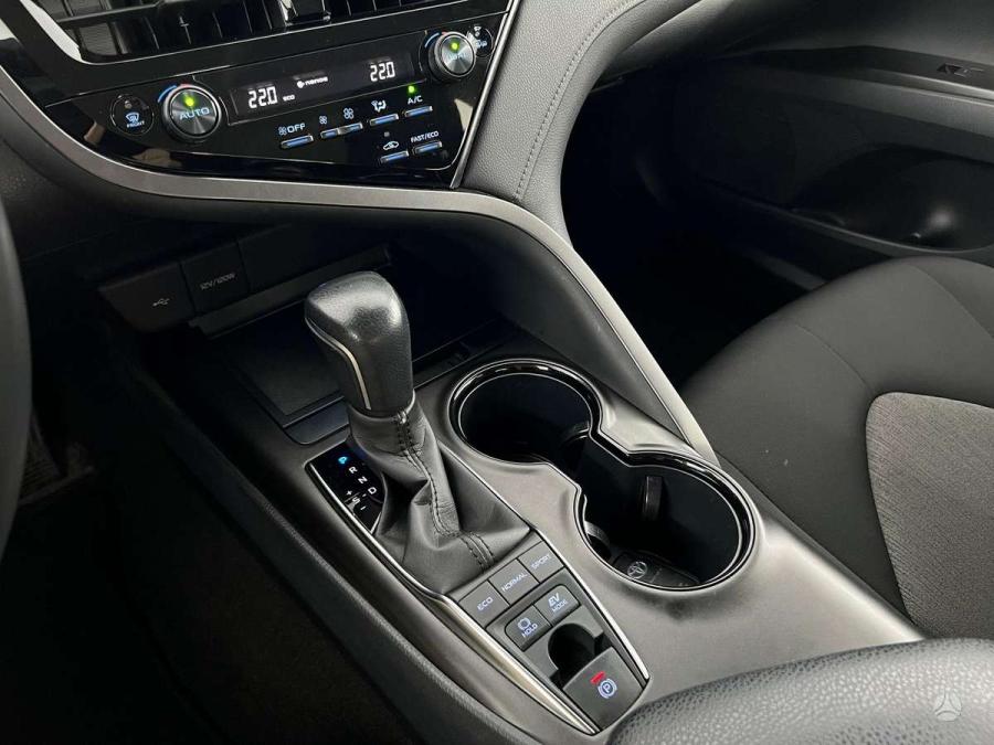 Melns Toyota Camry 2023 Viļņa, ar dzinēja tilpumu 2.49 L un nobraukumu 103 tūkst. km par 26900 €, foto 24 vietnē AUTOMOTO.COM.LV
