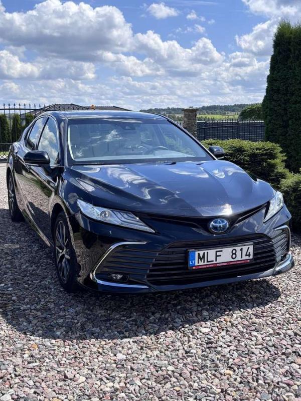 Toyota Camry 2023 in Kaunas on AUTOMOTO.COM.LV Black Toyota Camry 2023 in Kaunas, with an engine capacity of 2.49 L and mileage of 52 thousand km for 29900 €, photo 3 on AUTOMOTO.COM.LV