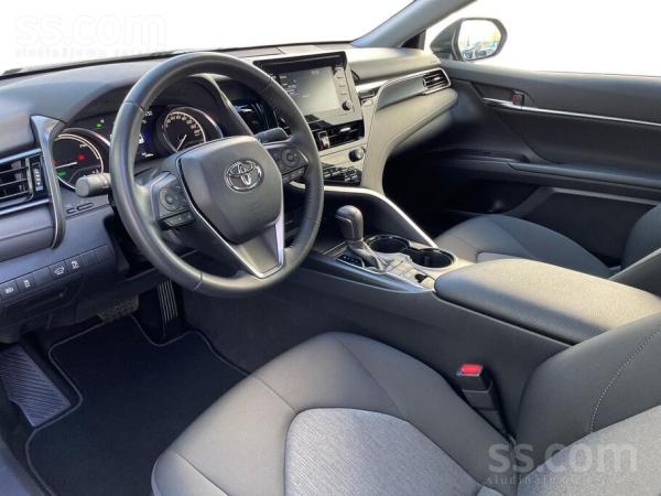 Black Toyota Camry 2024 in Riga, with an engine capacity of 2.50 L and mileage of 18 thousand km for 29990 €, photo 11 on AUTOMOTO.COM.LV