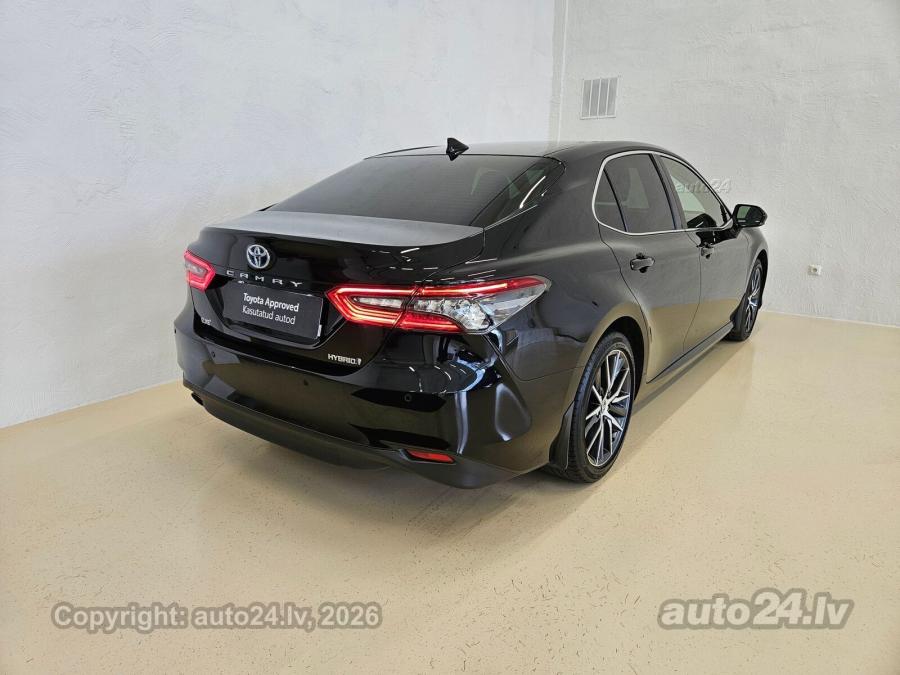 Melns Toyota Camry 2024 Rakvere, ar dzinēja tilpumu 2.49 L un nobraukumu 0 tūkst. km par 36490 €, foto 3 vietnē AUTOMOTO.COM.LV