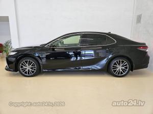 Melns Toyota Camry 2024 Rakvere, ar dzinēja tilpumu 2.49 L un nobraukumu 0 tūkst. km par 36490 €, foto 4 vietnē AUTOMOTO.COM.LV