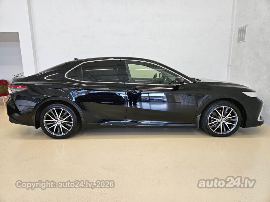 Melns Toyota Camry 2024 Rakvere, ar dzinēja tilpumu 2.49 L un nobraukumu 0 tūkst. km par 36490 €, foto 18 vietnē AUTOMOTO.COM.LV