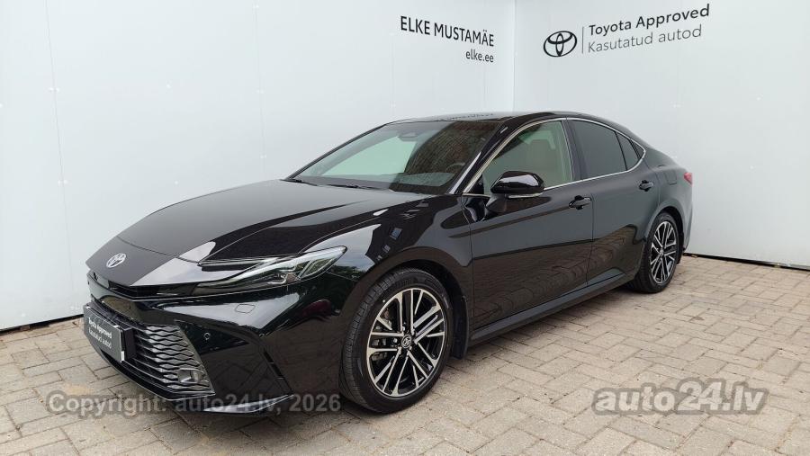 Melns Toyota Camry 2025 Tallina, ar dzinēja tilpumu 2.49 L un nobraukumu 28 tūkst. km par 42995 €, foto 1 vietnē AUTOMOTO.COM.LV