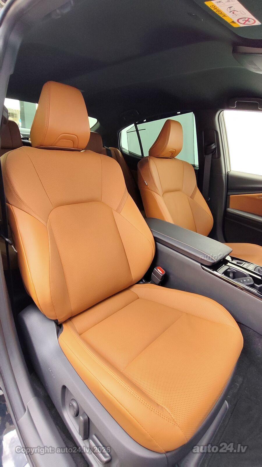 Melns Toyota Camry 2025 Tallina, ar dzinēja tilpumu 2.49 L un nobraukumu 28 tūkst. km par 42995 €, foto 7 vietnē AUTOMOTO.COM.LV