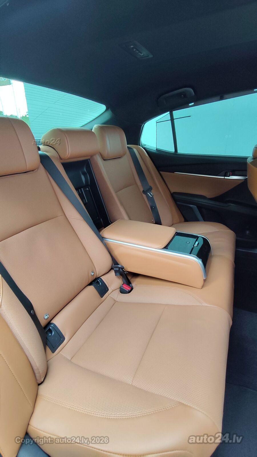 Melns Toyota Camry 2025 Tallina, ar dzinēja tilpumu 2.49 L un nobraukumu 28 tūkst. km par 42995 €, foto 8 vietnē AUTOMOTO.COM.LV