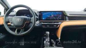 Melns Toyota Camry 2025 Tallina, ar dzinēja tilpumu 2.49 L un nobraukumu 28 tūkst. km par 42995 €, foto 9 vietnē AUTOMOTO.COM.LV