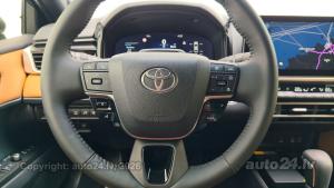 Melns Toyota Camry 2025 Tallina, ar dzinēja tilpumu 2.49 L un nobraukumu 28 tūkst. km par 42995 €, foto 13 vietnē AUTOMOTO.COM.LV
