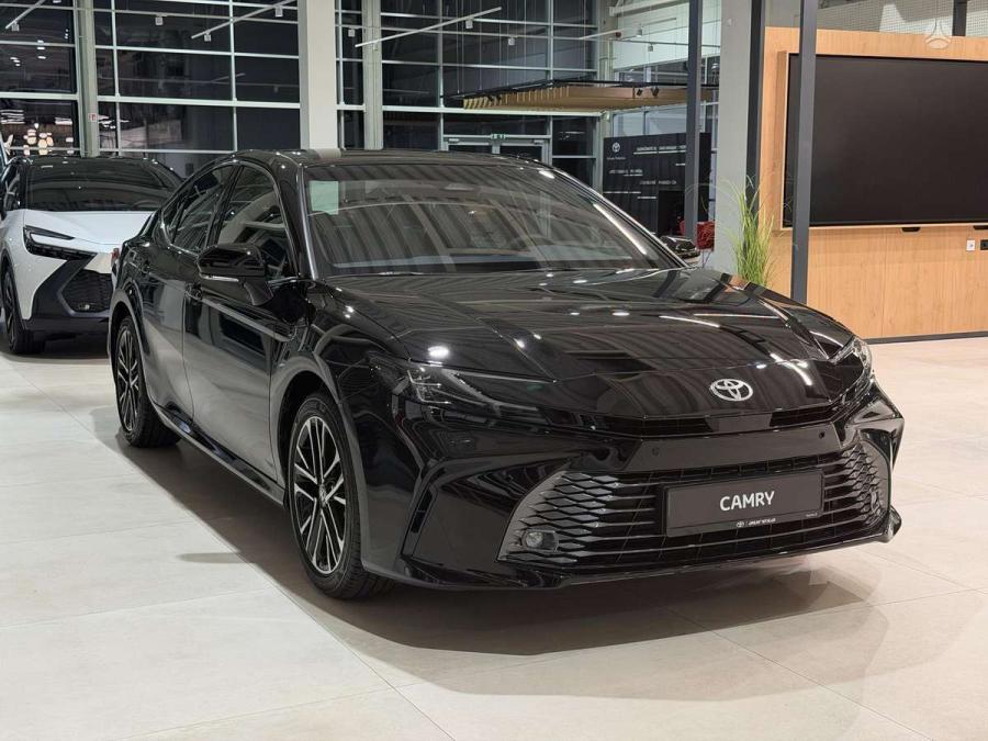 Melns Toyota Camry 2026 Panevēža, ar dzinēja tilpumu 2.49 L un nobraukumu 0 tūkst. km par 39990 €, foto 4 vietnē AUTOMOTO.COM.LV