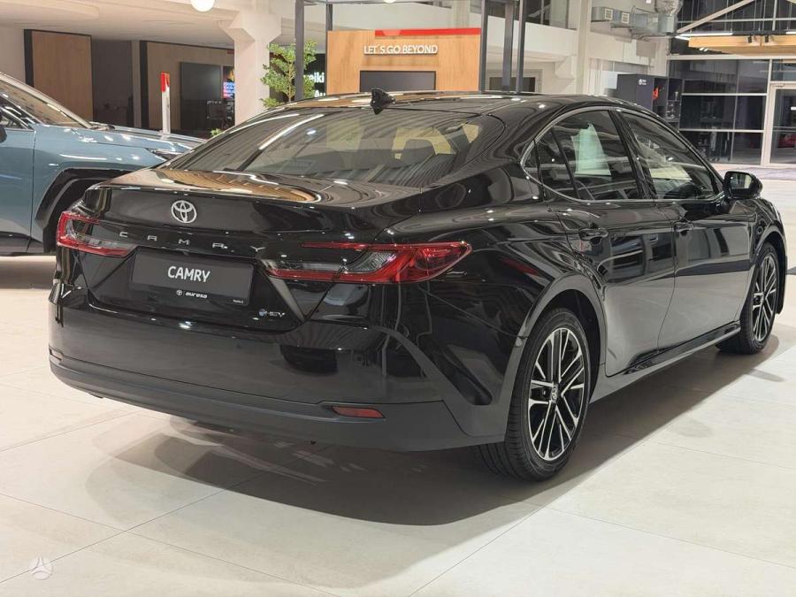 Melns Toyota Camry 2026 Panevēža, ar dzinēja tilpumu 2.49 L un nobraukumu 0 tūkst. km par 39990 €, foto 6 vietnē AUTOMOTO.COM.LV