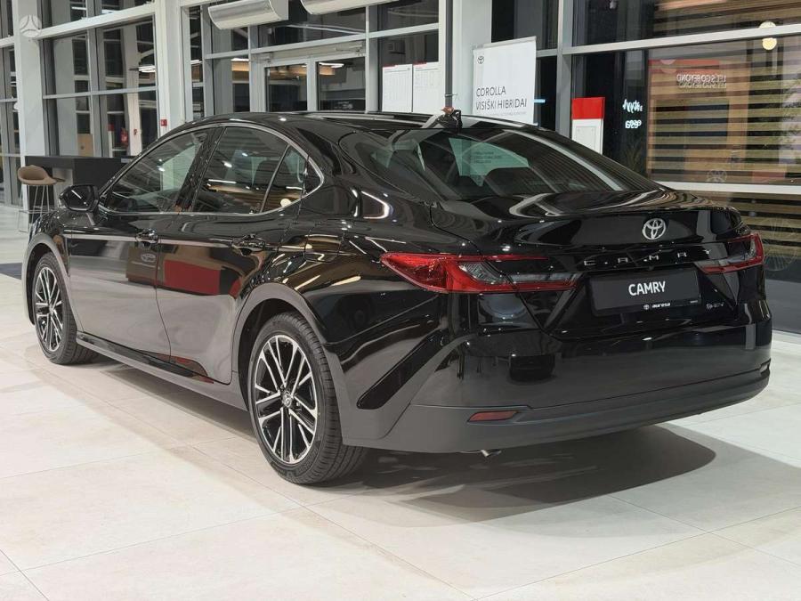 Melns Toyota Camry 2026 Panevēža, ar dzinēja tilpumu 2.49 L un nobraukumu 0 tūkst. km par 39990 €, foto 7 vietnē AUTOMOTO.COM.LV