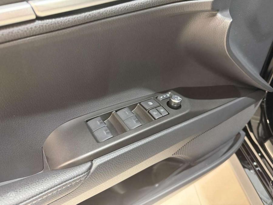 Melns Toyota Camry 2026 Panevēža, ar dzinēja tilpumu 2.49 L un nobraukumu 0 tūkst. km par 39990 €, foto 8 vietnē AUTOMOTO.COM.LV