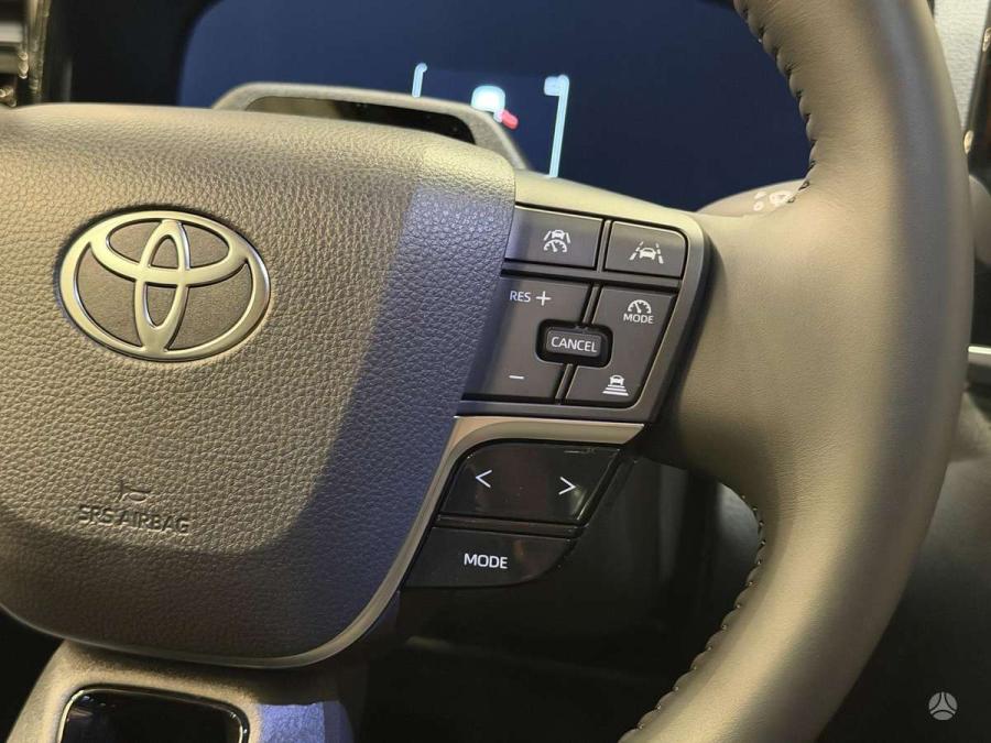 Melns Toyota Camry 2026 Panevēža, ar dzinēja tilpumu 2.49 L un nobraukumu 0 tūkst. km par 39990 €, foto 23 vietnē AUTOMOTO.COM.LV