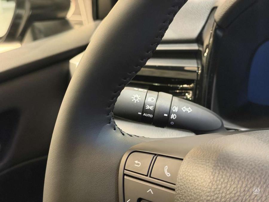 Melns Toyota Camry 2026 Panevēža, ar dzinēja tilpumu 2.49 L un nobraukumu 0 tūkst. km par 39990 €, foto 24 vietnē AUTOMOTO.COM.LV
