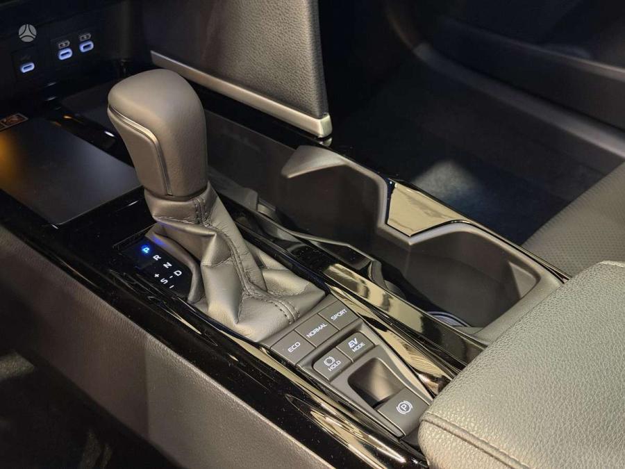 Melns Toyota Camry 2026 Panevēža, ar dzinēja tilpumu 2.49 L un nobraukumu 0 tūkst. km par 39990 €, foto 37 vietnē AUTOMOTO.COM.LV