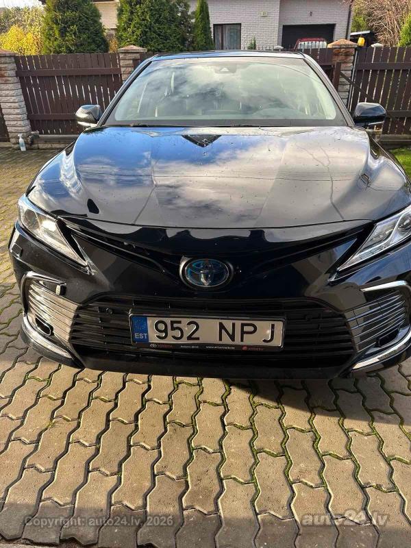 Melns Toyota Camry 2021 Tallina, ar dzinēja tilpumu 2.50 L un nobraukumu 23 tūkst. km par 26600 €, foto 1 vietnē AUTOMOTO.COM.LV