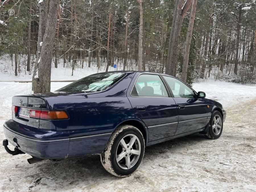 Синий Тойота Камри 1998 в Вильнюс, объемом двигателя 3.00 л и пробегом 300 тыс. км за 3000 €, фото 3 на AUTOMOTO.COM.LV