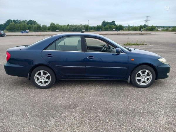 Zils Toyota Camry 2002 Marijampole, ar dzinēja tilpumu 2.36 L un nobraukumu 224 tūkst. km par 2999 €, foto 4 vietnē AUTOMOTO.COM.LV