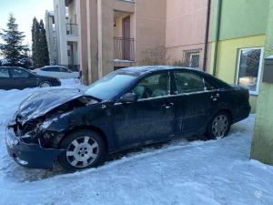 Blue Toyota Camry 2003 in Kaunas, with an engine capacity of 3.00 L and mileage of 350 thousand km for 1500 €, photo 6 on AUTOMOTO.COM.LV