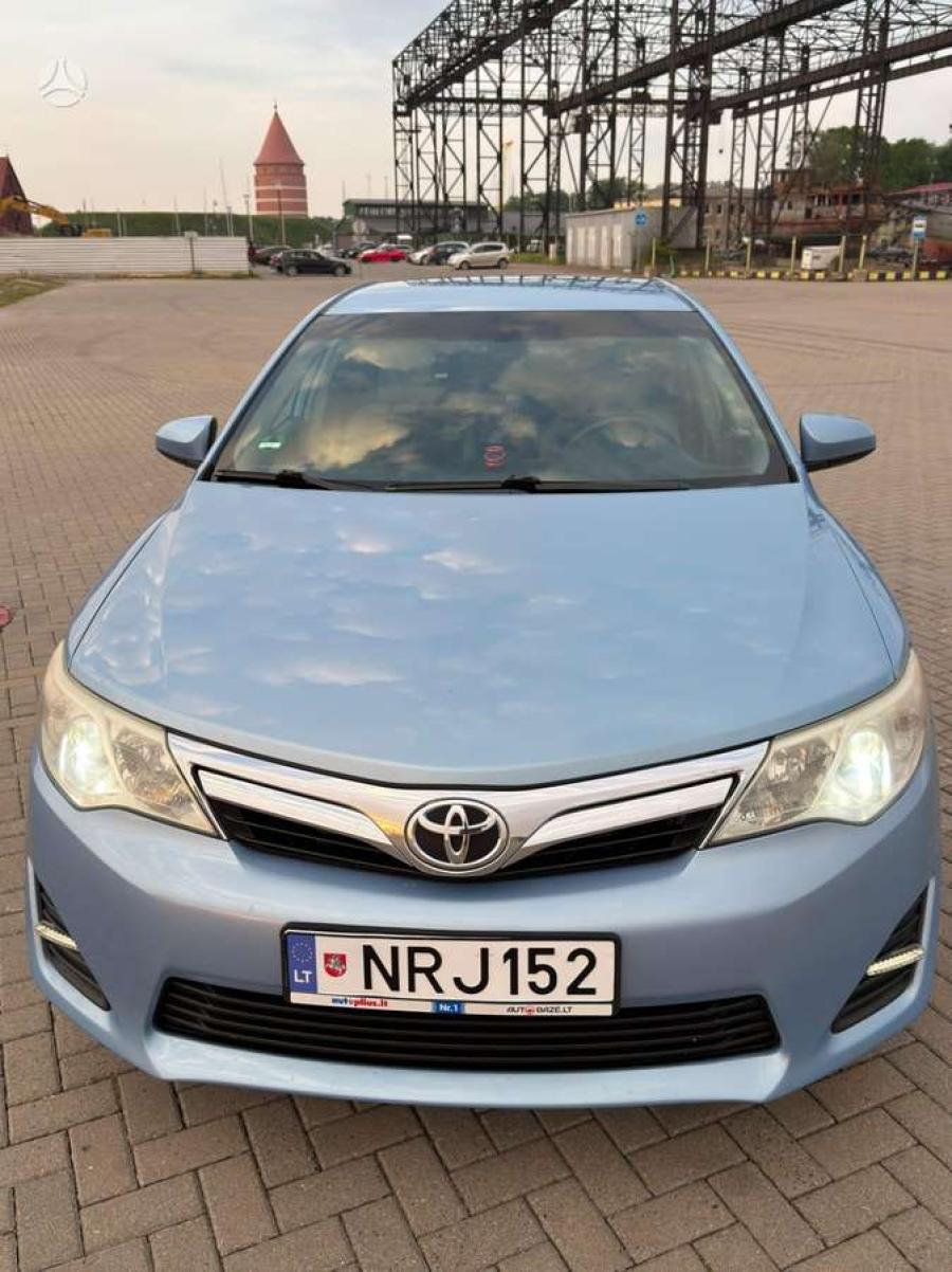 Blue Toyota Camry 2014 in Klaipeda, with an engine capacity of 2.49 L and mileage of 253 thousand km for 10000 €, photo 4 on AUTOMOTO.COM.LV