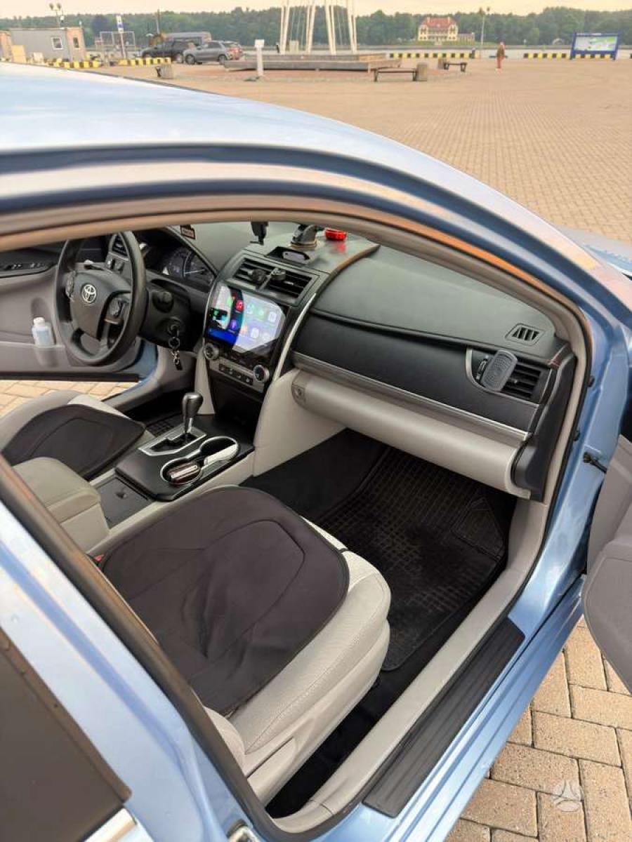 Blue Toyota Camry 2014 in Klaipeda, with an engine capacity of 2.49 L and mileage of 253 thousand km for 10000 €, photo 5 on AUTOMOTO.COM.LV