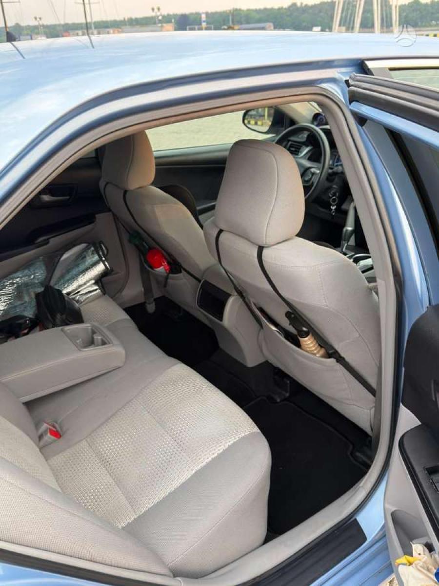 Blue Toyota Camry 2014 in Klaipeda, with an engine capacity of 2.49 L and mileage of 253 thousand km for 10000 €, photo 7 on AUTOMOTO.COM.LV