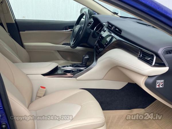 Blue Toyota Camry 2019 in Tallinn, with an engine capacity of 2.49 L and mileage of 52 thousand km for 24995 €, photo 7 on AUTOMOTO.COM.LV