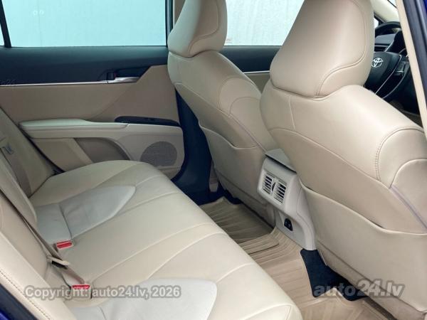 Blue Toyota Camry 2019 in Tallinn, with an engine capacity of 2.49 L and mileage of 52 thousand km for 24995 €, photo 8 on AUTOMOTO.COM.LV