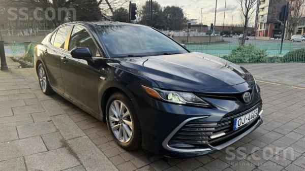 Zils Toyota Camry 2021 Jelgava, ar dzinēja tilpumu 2.50 L un nobraukumu 35 tūkst. km par 17900 €, foto 1 vietnē AUTOMOTO.COM.LV