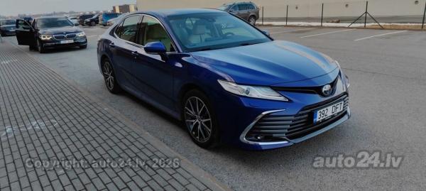 Zils Toyota Camry 2024 Tallina, ar dzinēja tilpumu 2.50 L un nobraukumu 33 tūkst. km par 34990 €, foto 6 vietnē AUTOMOTO.COM.LV