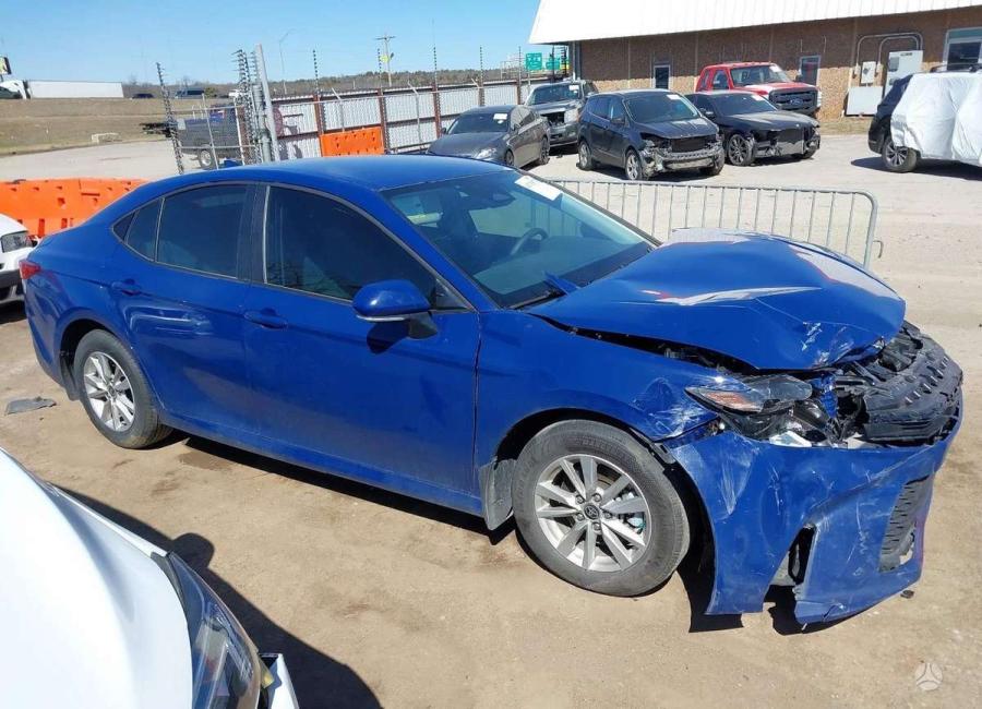 Zils Toyota Camry 2025 Viļņa, ar dzinēja tilpumu 2.49 L un nobraukumu 85 tūkst. km par 15900 €, foto 6 vietnē AUTOMOTO.COM.LV