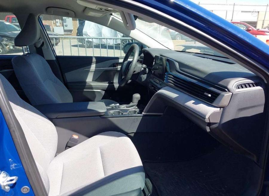 Zils Toyota Camry 2025 Viļņa, ar dzinēja tilpumu 2.49 L un nobraukumu 85 tūkst. km par 15900 €, foto 13 vietnē AUTOMOTO.COM.LV