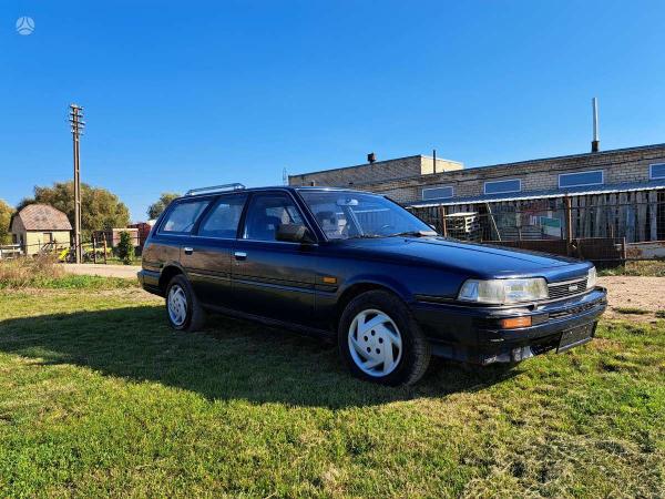 Zils Toyota Camry 1988 Šauļi, ar dzinēja tilpumu 2.00 L un nobraukumu 222 tūkst. km par 800 €, foto 3 vietnē AUTOMOTO.COM.LV