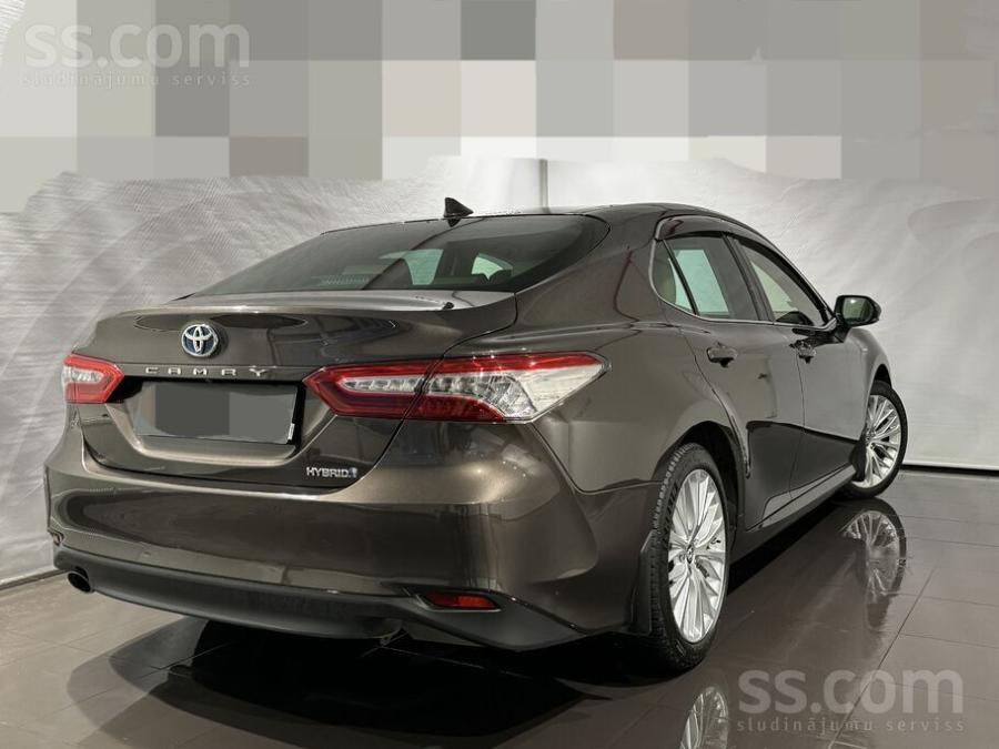 Brown Toyota Camry 2019 in Riga, with an engine capacity of 2.50 L and mileage of 145 thousand km for 22500 €, photo 6 on AUTOMOTO.COM.LV