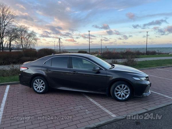 Brūns Toyota Camry 2019 Tallina, ar dzinēja tilpumu 2.50 L un nobraukumu 74 tūkst. km par 22500 €, foto 4 vietnē AUTOMOTO.COM.LV