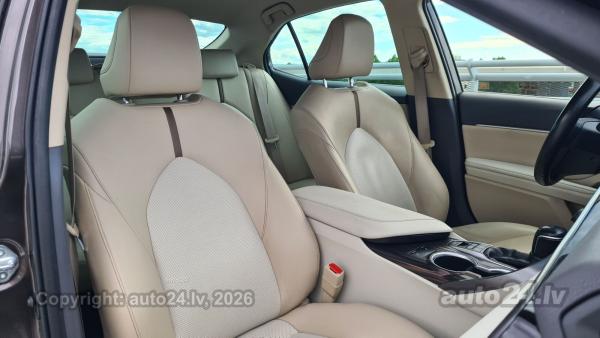 Brown Toyota Camry 2019 in Tallinn, with an engine capacity of 2.50 L and mileage of 188 thousand km for 17900 €, photo 10 on AUTOMOTO.COM.LV