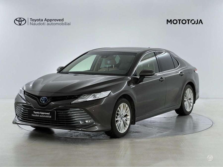 Brown Toyota Camry 2019 in Vilnius, with an engine capacity of 2.50 L and mileage of 120 thousand km for 23900 €, photo 1 on AUTOMOTO.COM.LV