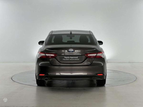 Brown Toyota Camry 2019 in Vilnius, with an engine capacity of 2.50 L and mileage of 120 thousand km for 23900 €, photo 4 on AUTOMOTO.COM.LV