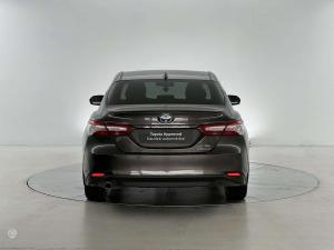 Brown Toyota Camry 2019 in Vilnius, with an engine capacity of 2.50 L and mileage of 120 thousand km for 23900 €, photo 5 on AUTOMOTO.COM.LV