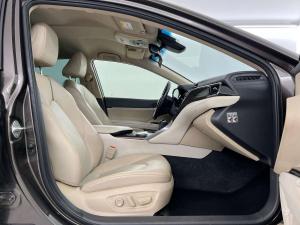 Brown Toyota Camry 2019 in Vilnius, with an engine capacity of 2.50 L and mileage of 120 thousand km for 23900 €, photo 7 on AUTOMOTO.COM.LV