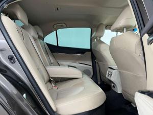 Brown Toyota Camry 2019 in Vilnius, with an engine capacity of 2.50 L and mileage of 120 thousand km for 23900 €, photo 8 on AUTOMOTO.COM.LV
