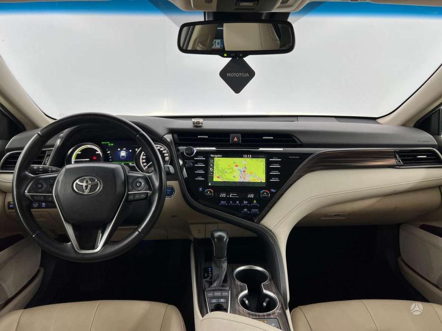 Brown Toyota Camry 2019 in Vilnius, with an engine capacity of 2.50 L and mileage of 120 thousand km for 23900 €, photo 9 on AUTOMOTO.COM.LV