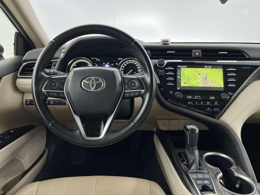 Brown Toyota Camry 2019 in Vilnius, with an engine capacity of 2.50 L and mileage of 120 thousand km for 23900 €, photo 10 on AUTOMOTO.COM.LV