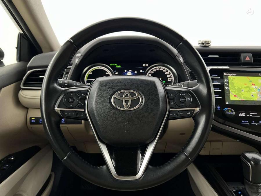Brown Toyota Camry 2019 in Vilnius, with an engine capacity of 2.50 L and mileage of 120 thousand km for 23900 €, photo 13 on AUTOMOTO.COM.LV