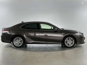 Brown Toyota Camry 2019 in Vilnius, with an engine capacity of 2.50 L and mileage of 120 thousand km for 23900 €, photo 17 on AUTOMOTO.COM.LV