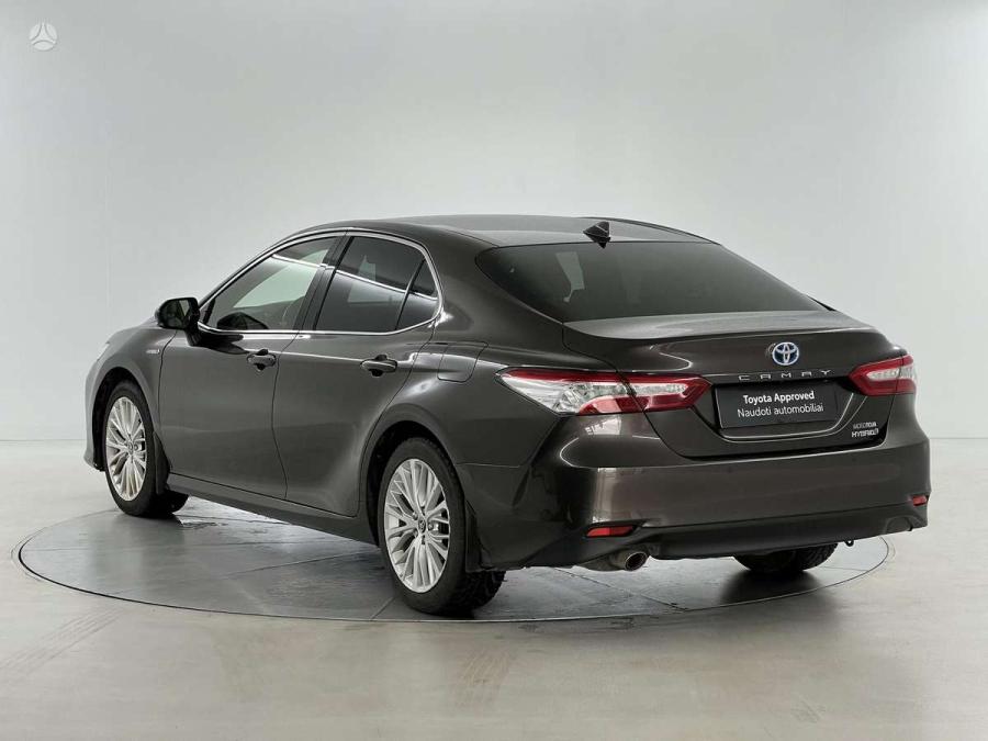Brown Toyota Camry 2019 in Vilnius, with an engine capacity of 2.50 L and mileage of 120 thousand km for 23900 €, photo 18 on AUTOMOTO.COM.LV
