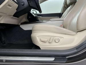 Brown Toyota Camry 2019 in Vilnius, with an engine capacity of 2.50 L and mileage of 120 thousand km for 23900 €, photo 26 on AUTOMOTO.COM.LV