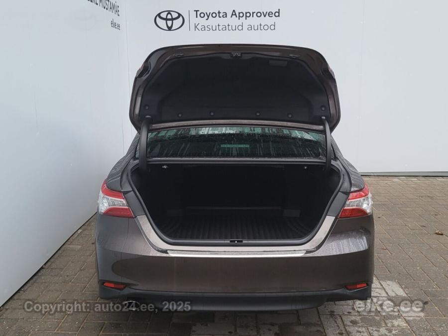Brown Toyota Camry 2020 in Tallinn, with an engine capacity of 2.49 L and mileage of 87 thousand km for 24995 €, photo 10 on AUTOMOTO.COM.LV